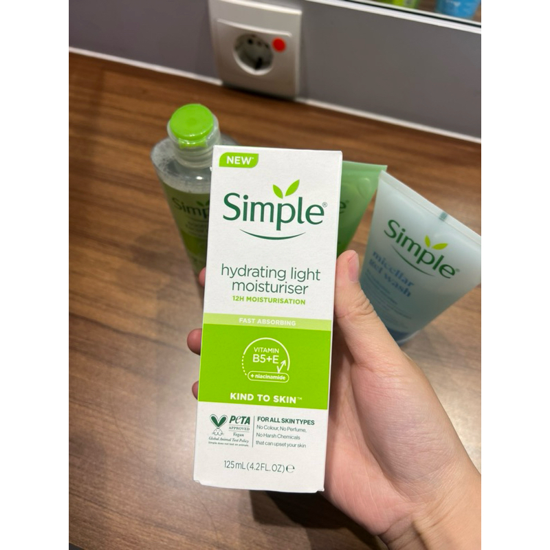 Jual Simple Facial Hydrating Light Moisturizer 125ml | Shopee Indonesia