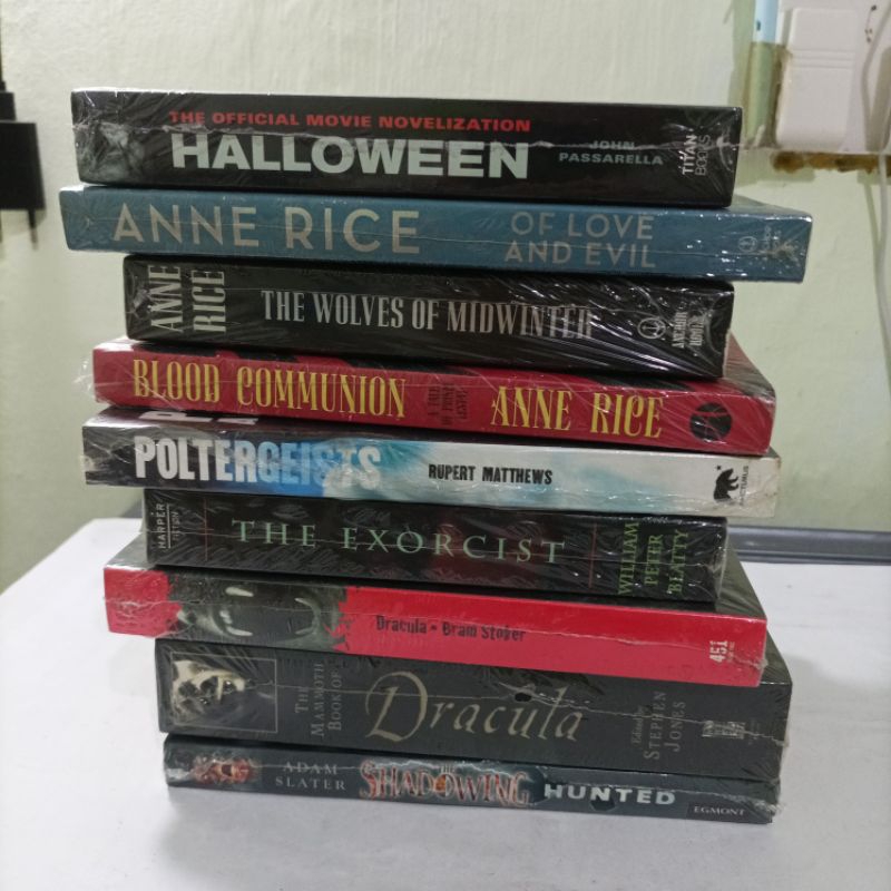 Jual novel import The Mammoth book of Dracula, the shadowing hunted ...