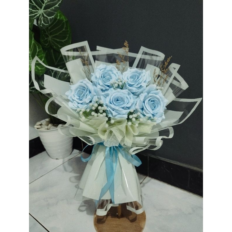 Jual BUKET BUNGA BIRU MUDA ELEGAN - mawar premium biru muda - buket ...
