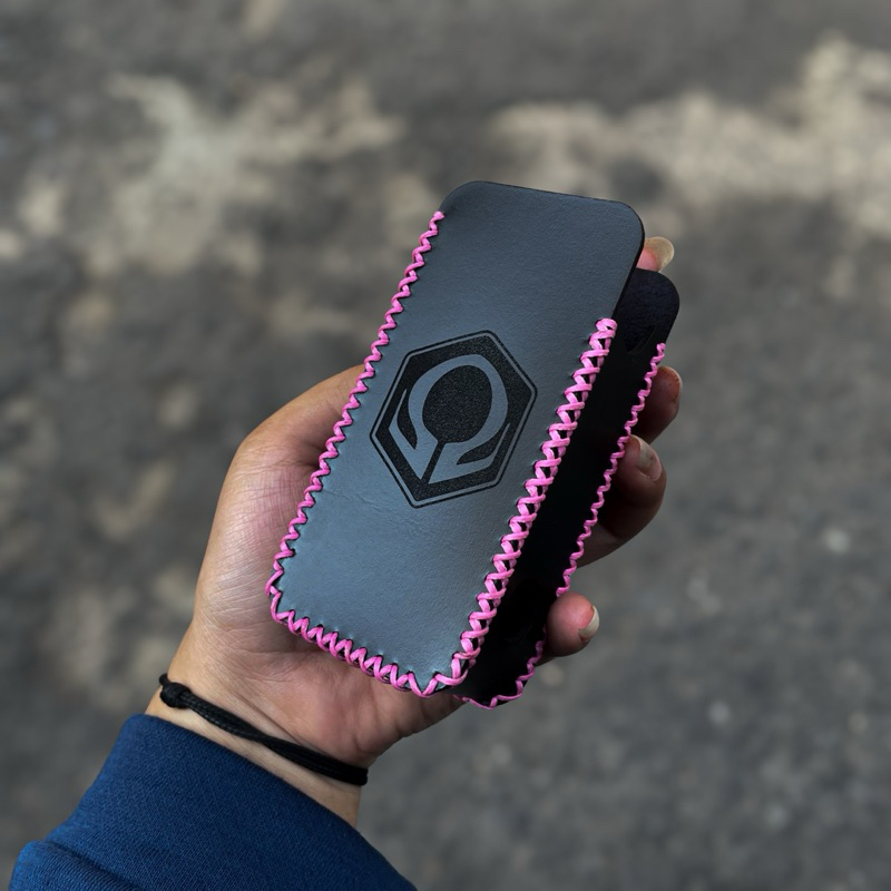 Jual Leather Sleeve Case Hitam Polos Logo Benang Pink for V\\3 | Shopee ...