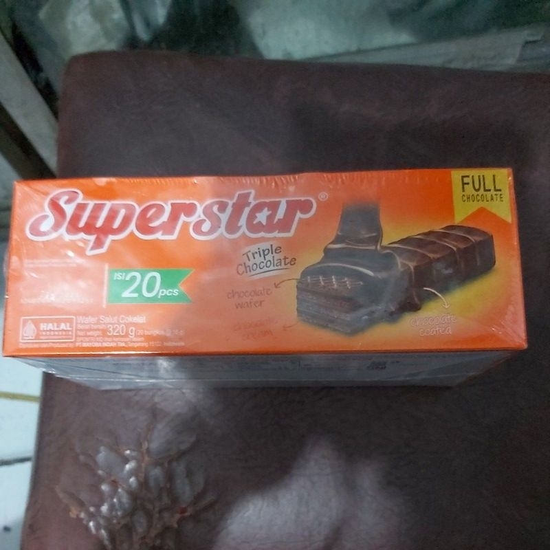 Jual Superstar Triple Chocolate Wafer Coklat Box Isi 20 Pcs | Shopee ...