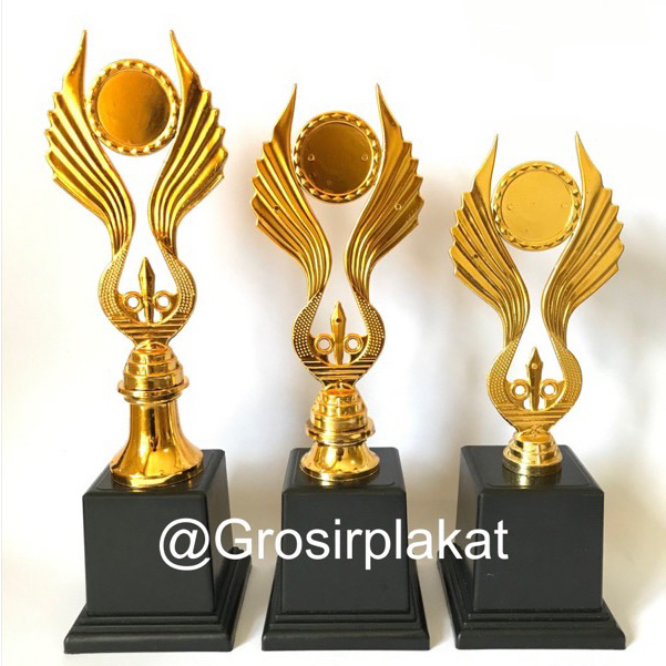 Jual Piala Plastik Murah 1 Set Emas Tatakan Hitam ( C9 ) | Shopee Indonesia