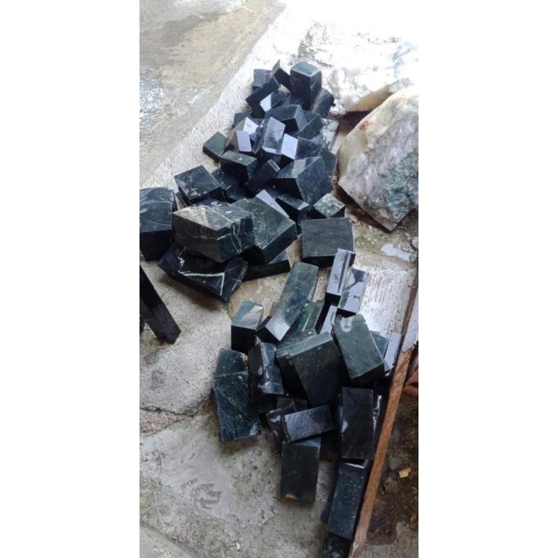 Jual Black Jade POTONGAN KOTAK RANDOM sekilo naik 2 balok 3balok dst ...