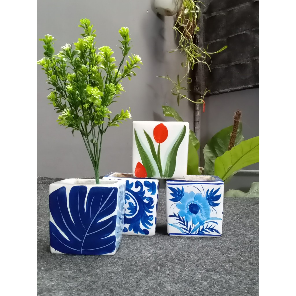 Jual pot mungil untuk sekulen atau kaktus ukuran 10 x 10 cm tanah liat ...