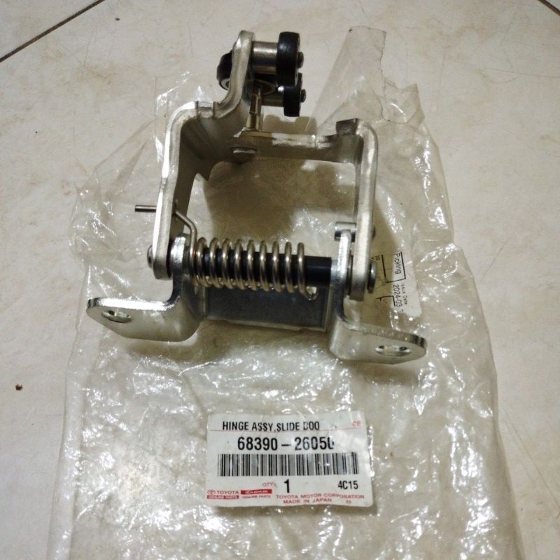Jual roller pintu sliding tengah belakang Toyota Hiace Premio 68390 ...
