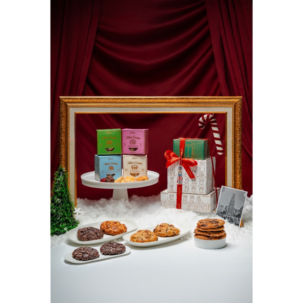 Jual Christmas Hampers | Empire Treats Tower | Mix of Fat Cookie , Dry ...