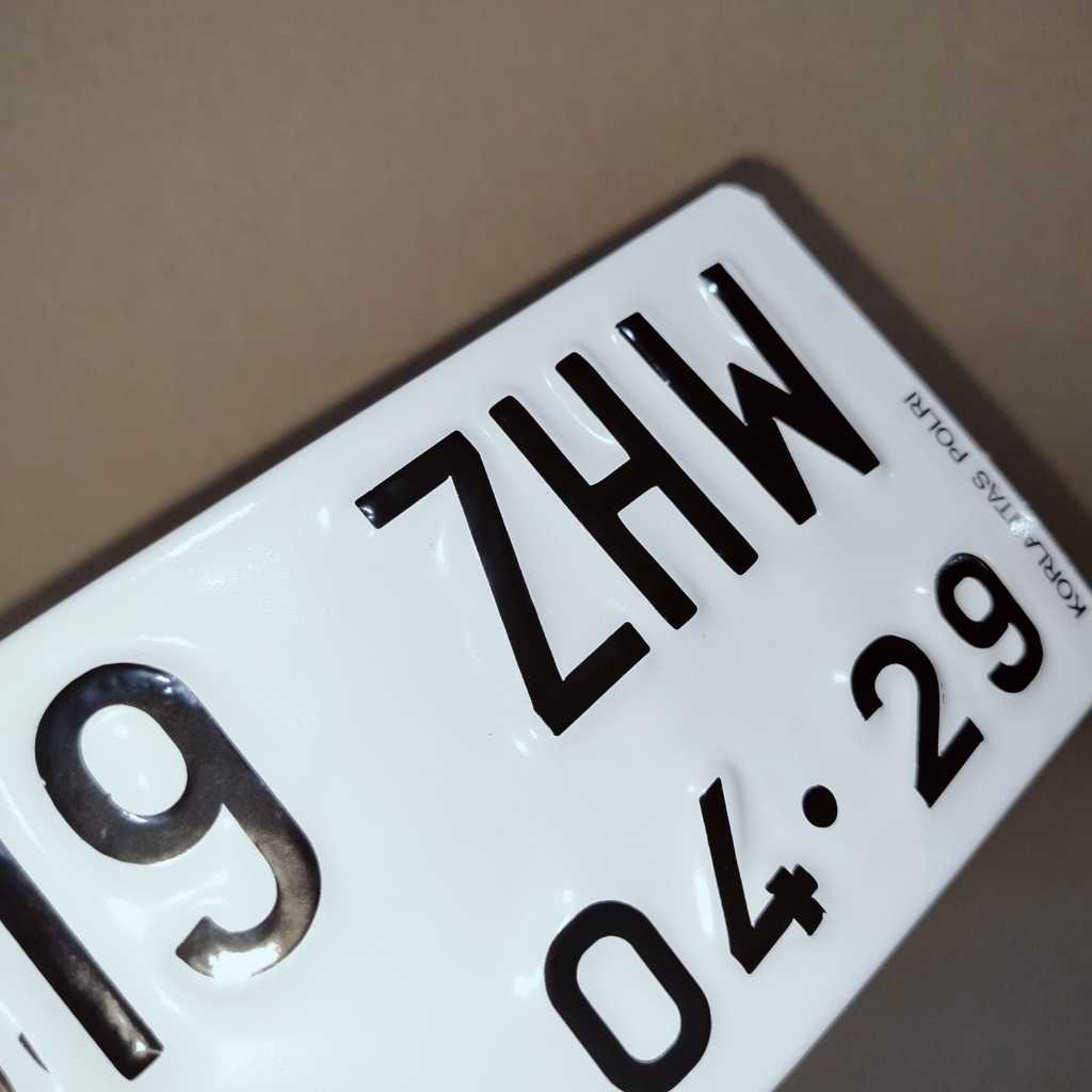 Jual CETAK ANGKA PLAT NOMOR MOTOR PUTIH BAUT TANAM NEMPAH PLAT BARU ...