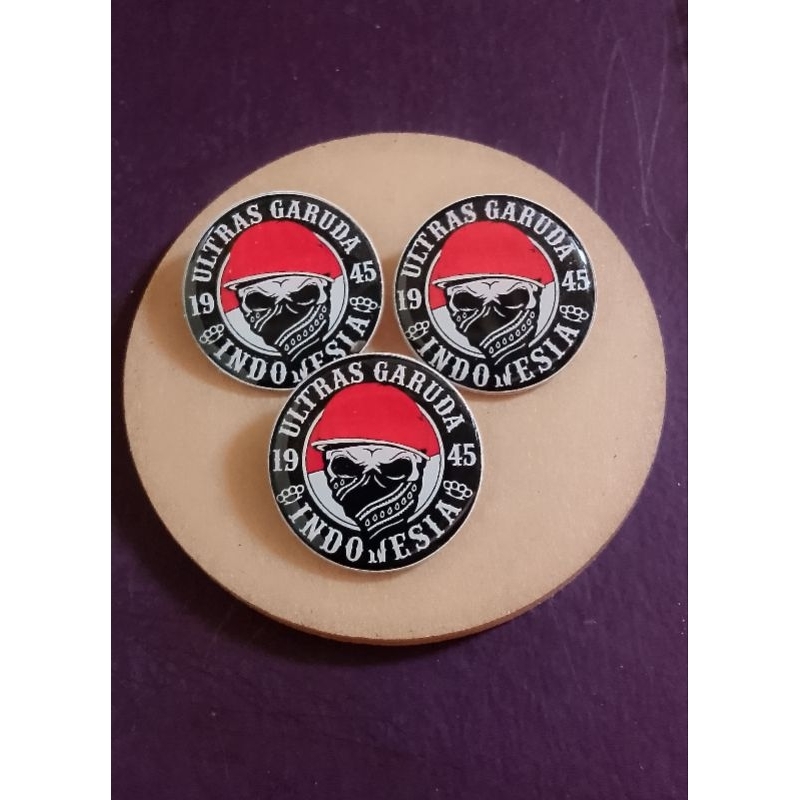 Jual Pin akrilik resin Ultras Garuda | Shopee Indonesia
