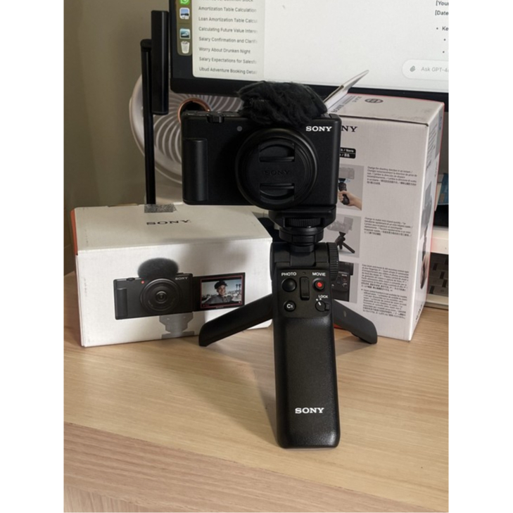 Jual Sony ZV-1F + VPT2BT Shooting Grip Sony Vlogging Camera Mirrorless Like New | Shopee Indonesia