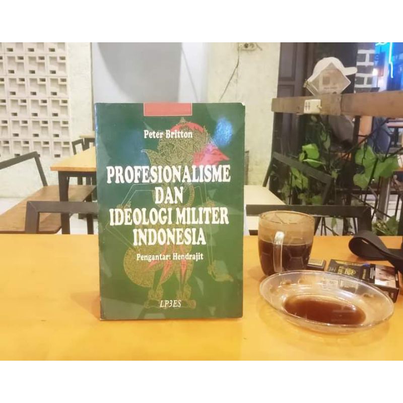 Jual Penyusun Strategi Perang Modern: Perkembangan Militer dari ...