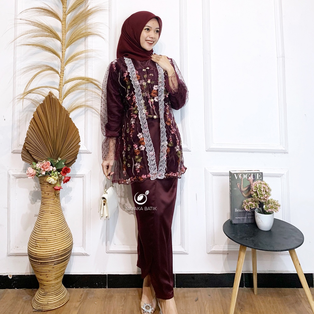Jual [NEW ARRIVAL] NAYAKA BATIK - One Set Kondangan KIANA Kebaya Kutu Baru Tulle Garden Dotty ...