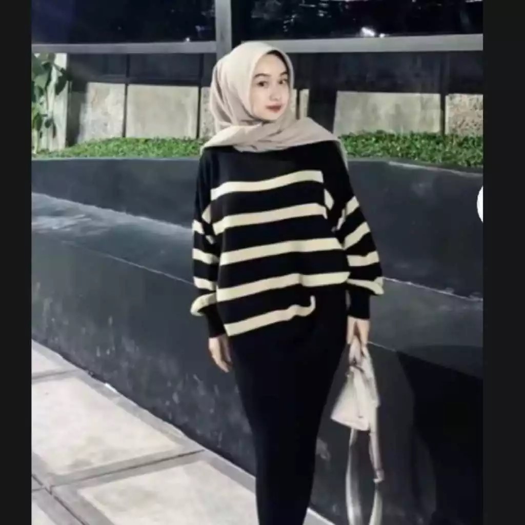 Jual Maudy Sweater Rajut premium/atasan wanita rajut garis | Shopee ...