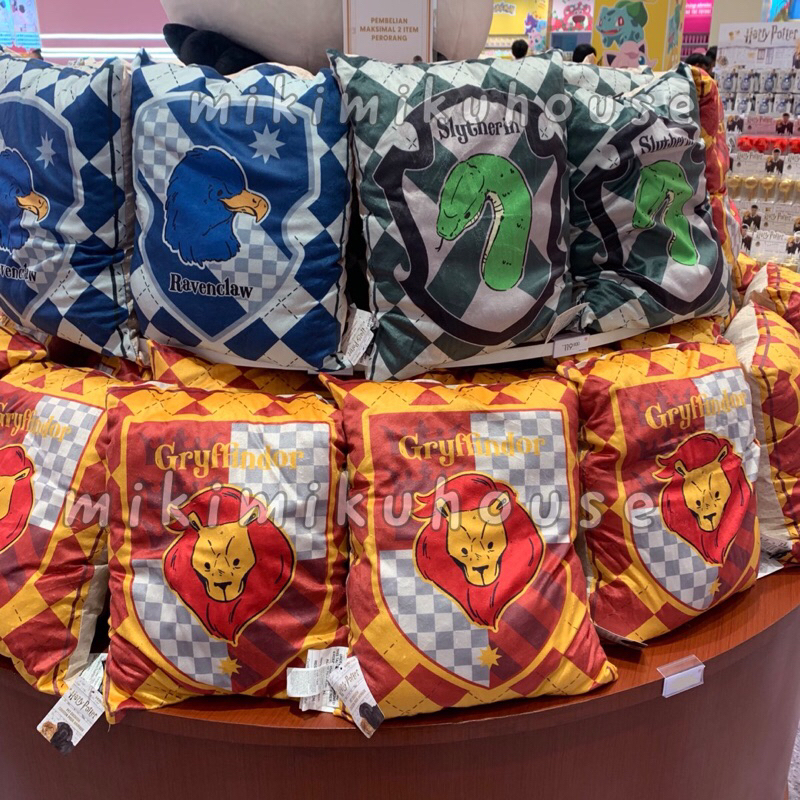 Jual MINISO x HARRY POTTER CUSHION BANTAL PILLOW GRYFFINDOR SLYTHERIN ...