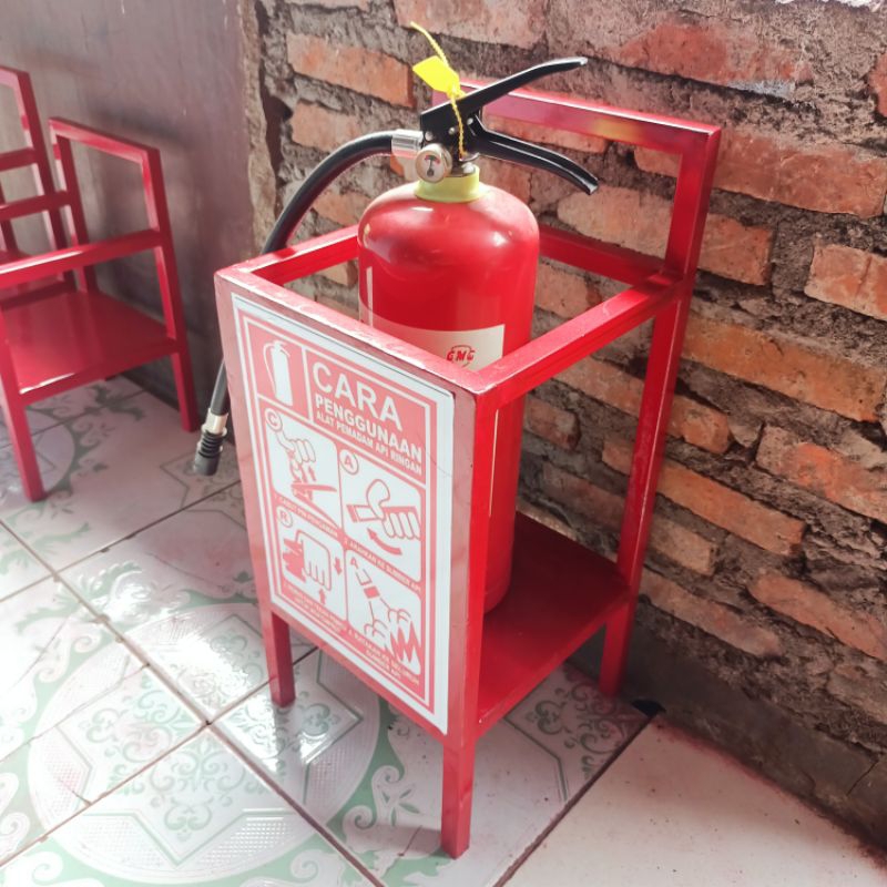 Jual Dudukan Apar 6-9 kg Logo Sticker Cara Penggunaan + Kaki Karet Rak ...