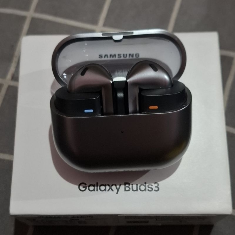 Jual Galaxy buds2 hitam & buds3 Silver+case | Shopee Indonesia