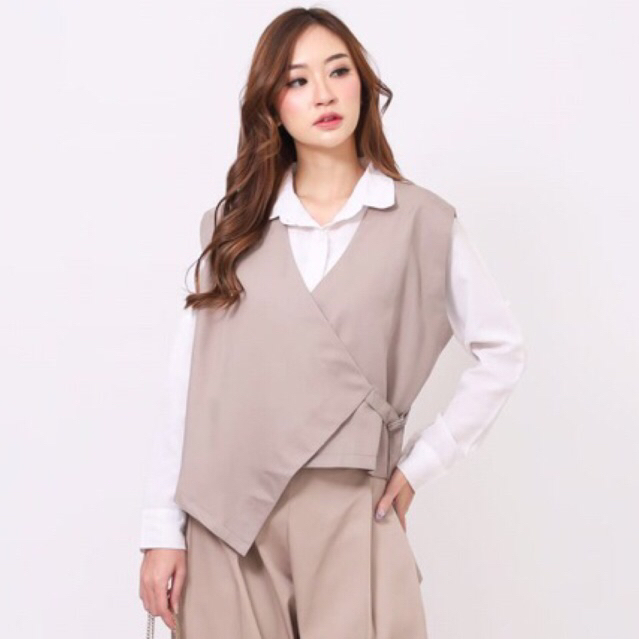 Jual TALLU - Erica Vest Asymetris Almond - Vest Asimetris Wanita Coklat ...