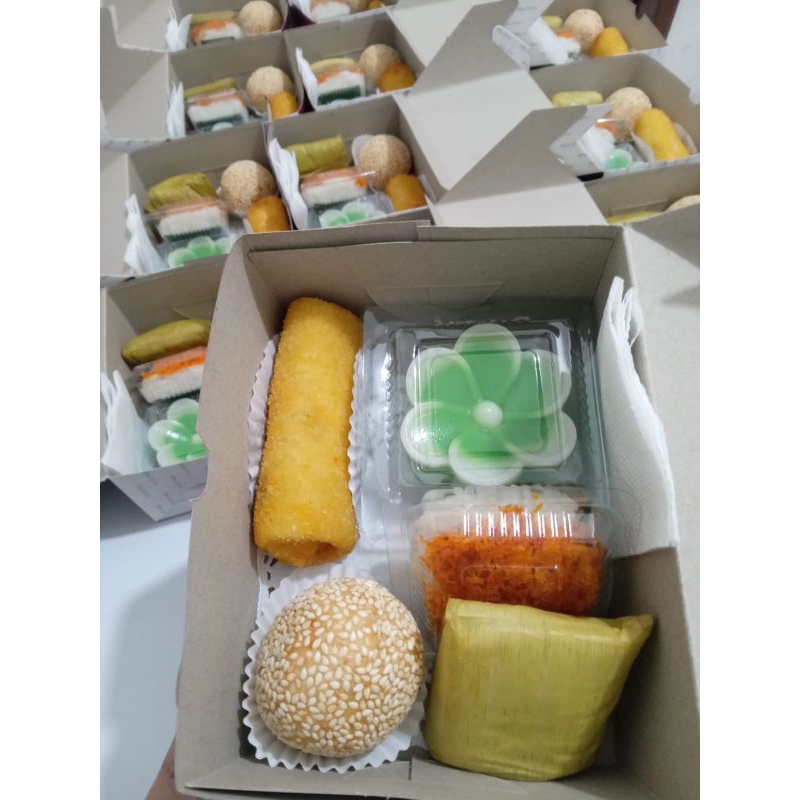 Jual Snack Box/Paket Snack Box isi 5 kue | Shopee Indonesia