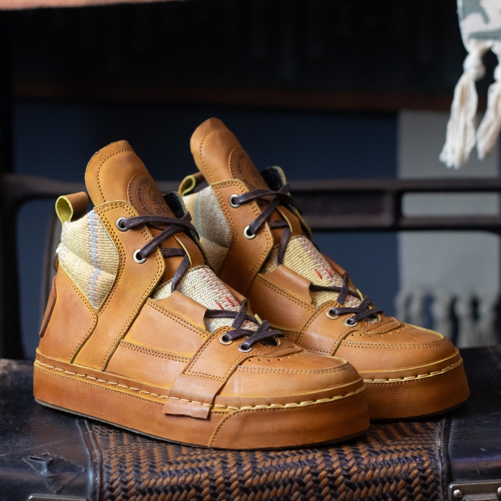 Jual Sneakers Kulit Asli Unisex Akar NFYR - Panigraha Tenun Tan ...