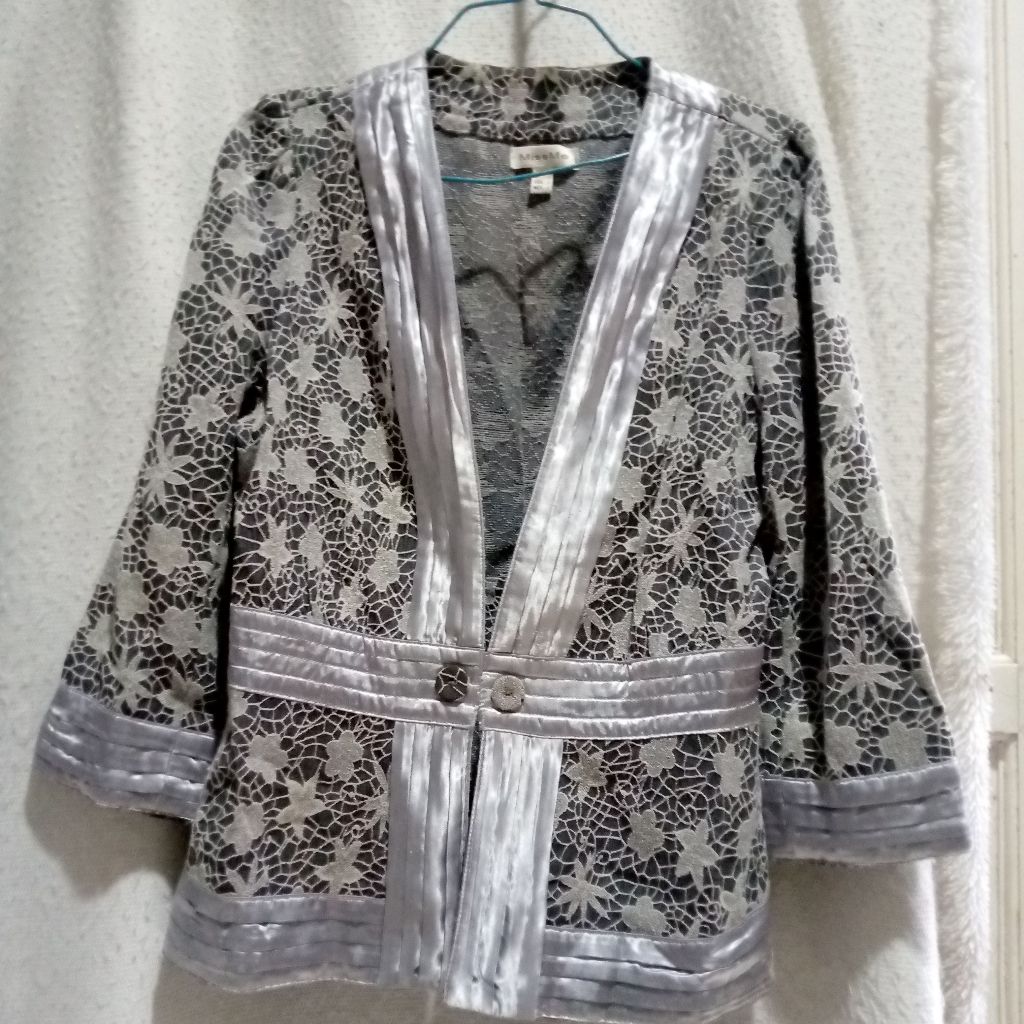 Jual Blazer Cantik Warna Abu2 list Silver (preloved) | Shopee Indonesia