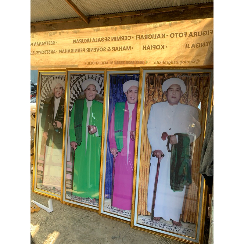 Jual Frame + foto KH Zaini Bin Abdul Gani ( Guru Sekumpul ) figura ...