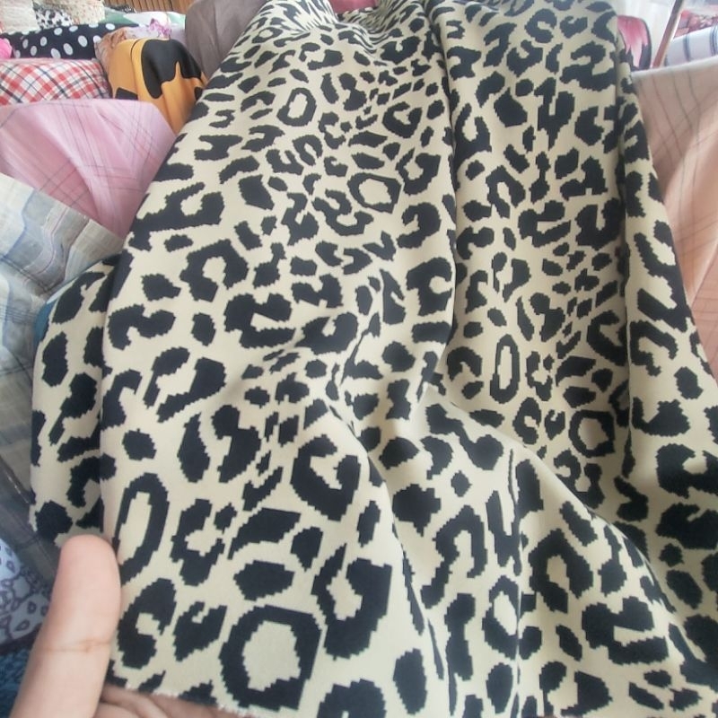Jual kain crepe motif macan tr 1- bahan kain meteran leopard - kain ...