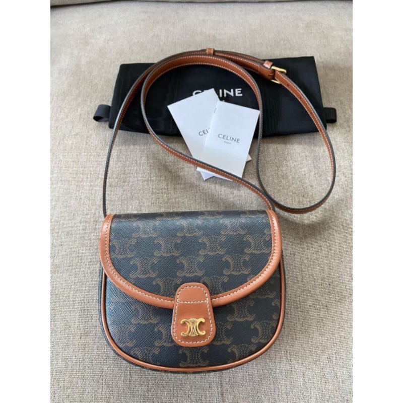 Jual celine mino besace triomphe tan 2022 fullset receipt preloved ...