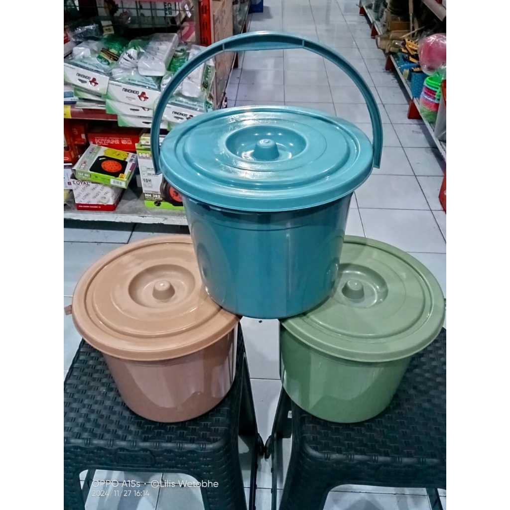 Jual Ember Timbah Tutup Warna Kecil 2.5 Galon | Shopee Indonesia