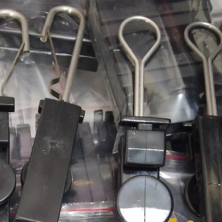 Jual S Clamp pengait kabel dropwire / kabel optik Dropcore FTTH - bulat ...