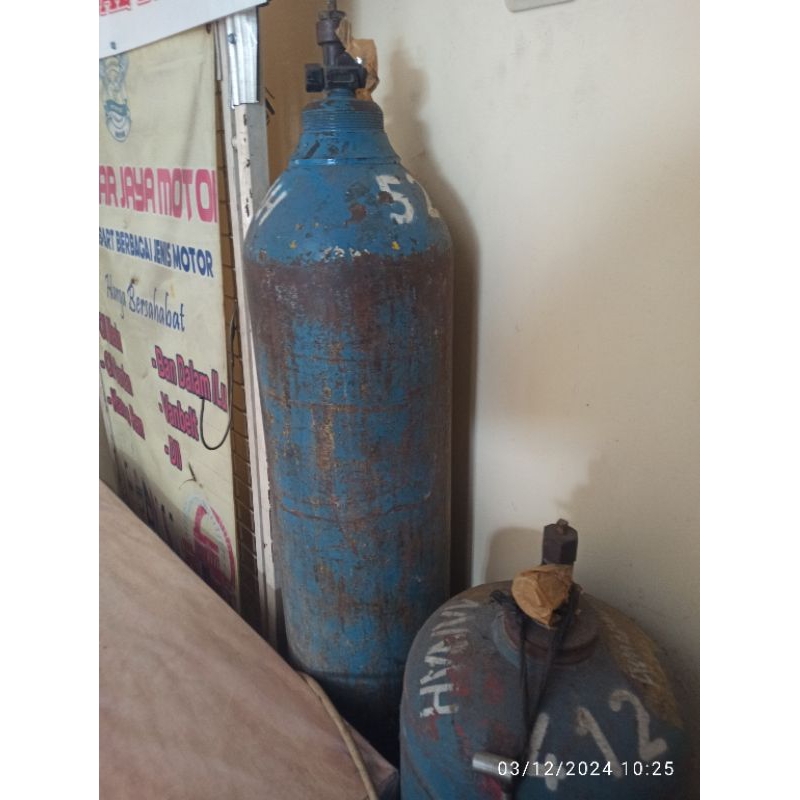 Jual tabung gas oksigen ada 2 tabung ada isinya | Shopee Indonesia