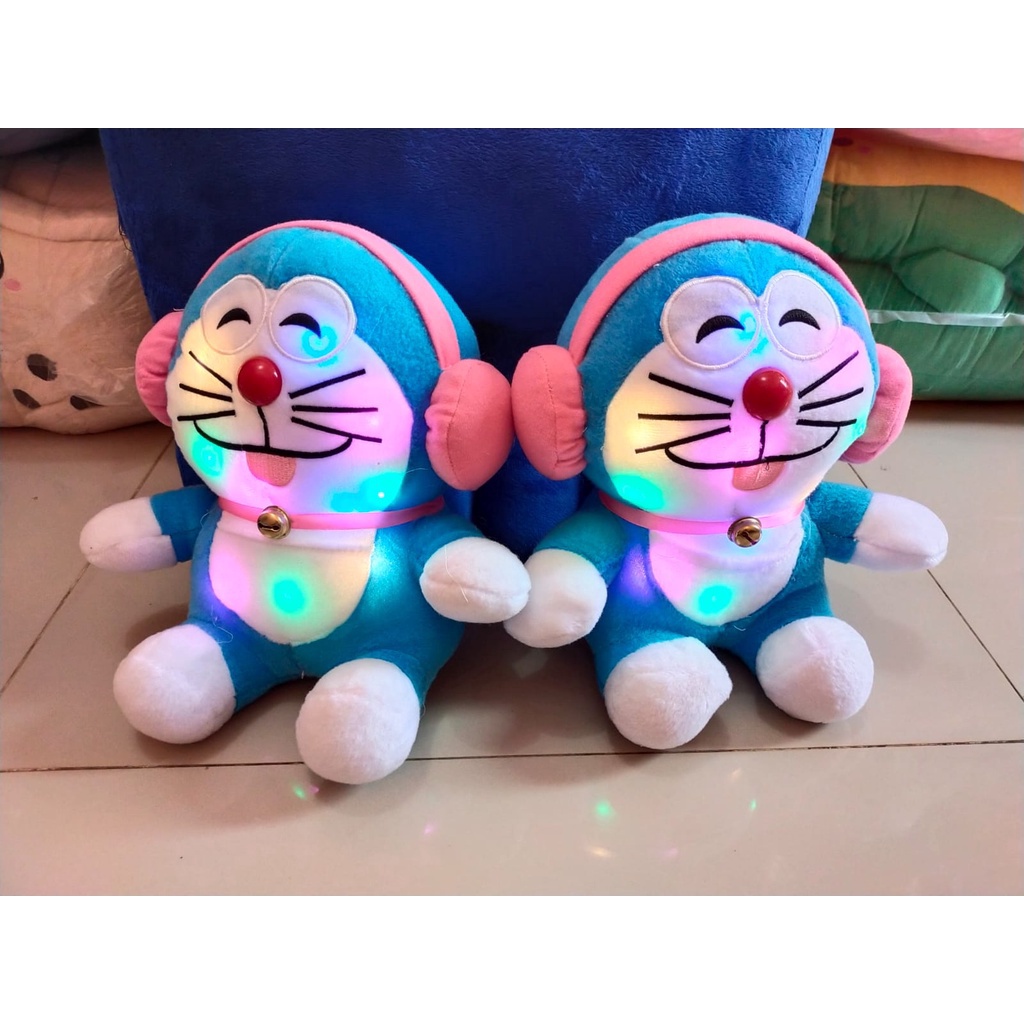 Jual Potongan 1 Tambahan BONEKA DORAEMON PAKE HEADSET UKURAN 35CM pake ...