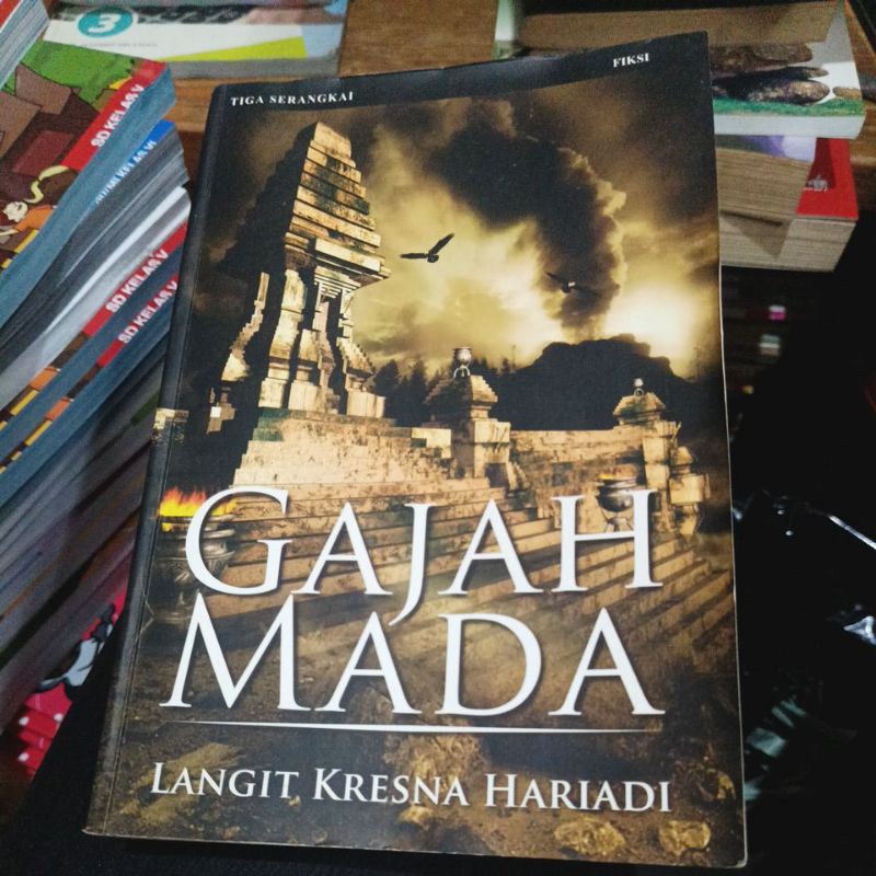 Jual buku cerita fiksi gajah Mada langit Kresna Hariadi bekas original | Shopee Indonesia