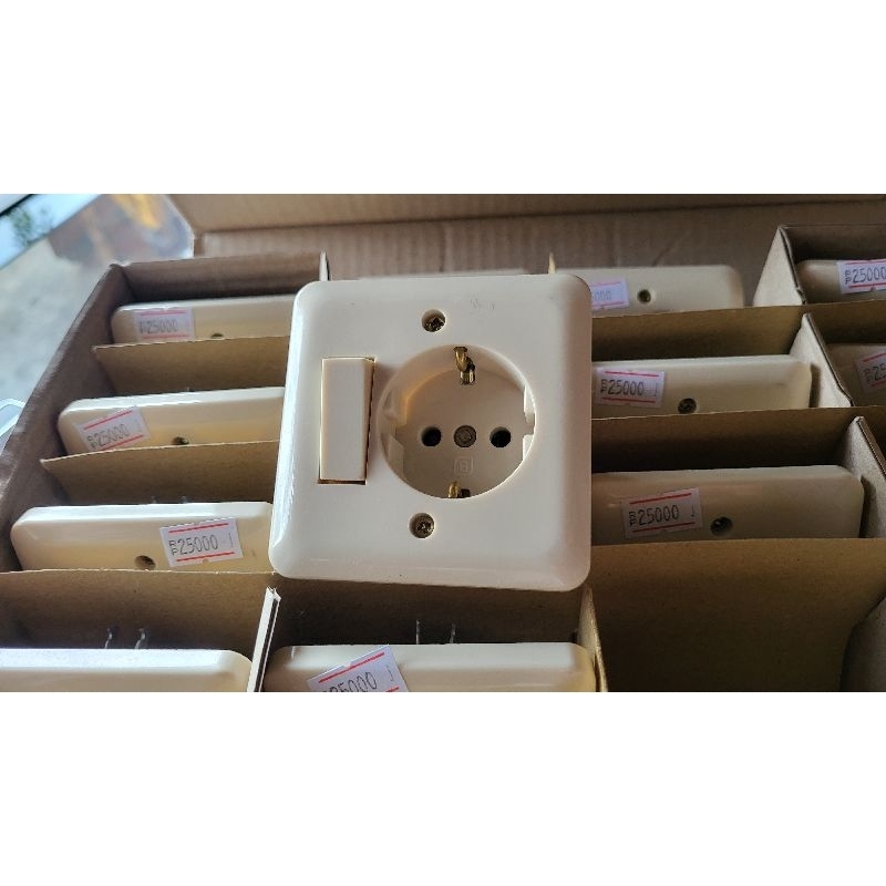 Jual broco saklar 1B engkel stop type 525161 | Shopee Indonesia