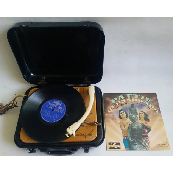 Jual Antik gramophone piringan hitam bakelite box MADE IN RUSSIA ERA 50 ...