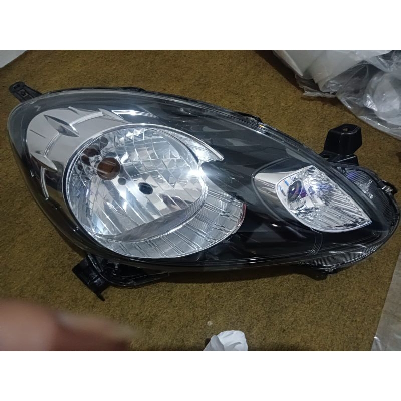 Jual Headlamp Lampu Depan Honda Brio Old Sebelah Kanan Original Second ...