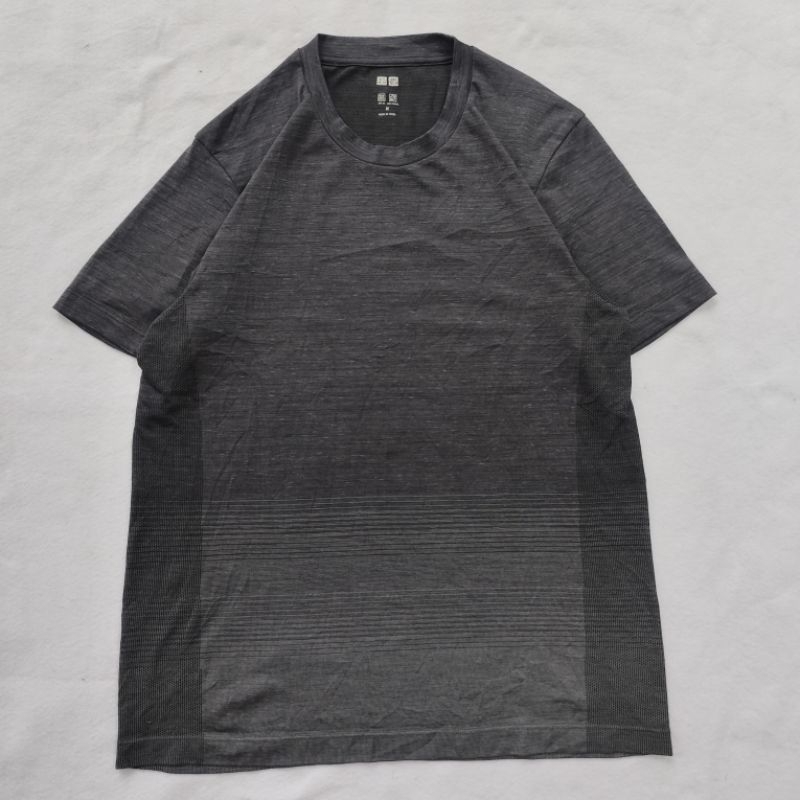 Jual T - Shirt - Uniqlo ( 100 ) | Shopee Indonesia