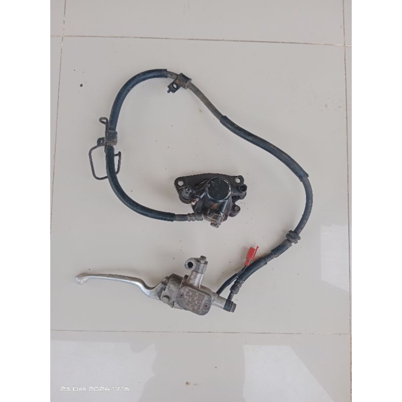Jual Kaliper depan plus Master Rem plus Selang Rem Yamaha Mio m3. Original. seken | Shopee Indonesia