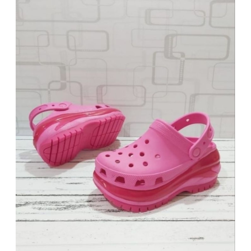 Jual Sandal Crocs Mega Crush Clog FREE JIBBITZ 4 PCS RANDOM / Crocs ...