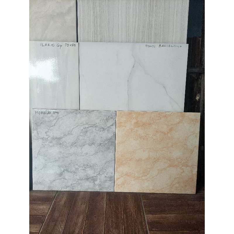 Jual KERAMIK LANTAI 40X40 HOKAIDO GLOSSY - MULIA TILES | Shopee Indonesia