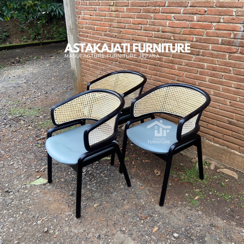 Jual kursi kayu jati rotan kursi cafe aesthetic cleopatra | Shopee Indonesia