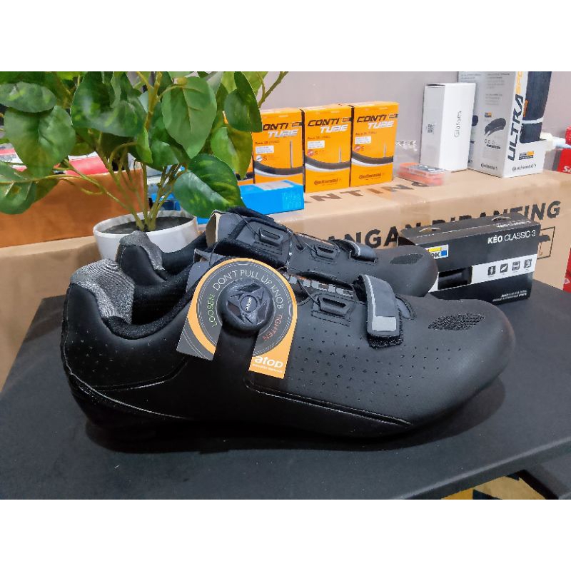 Jual Sepatu Cleat Roadbike SANTIC BLACK ORIGINAL BRAND NEW IN BOX ...