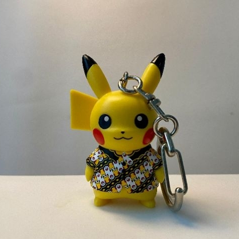 Jual TCG Pokemon Gantungan Kunci Pikachu Berkemeja Batik,Gantungan Kunci Charizard Original ...