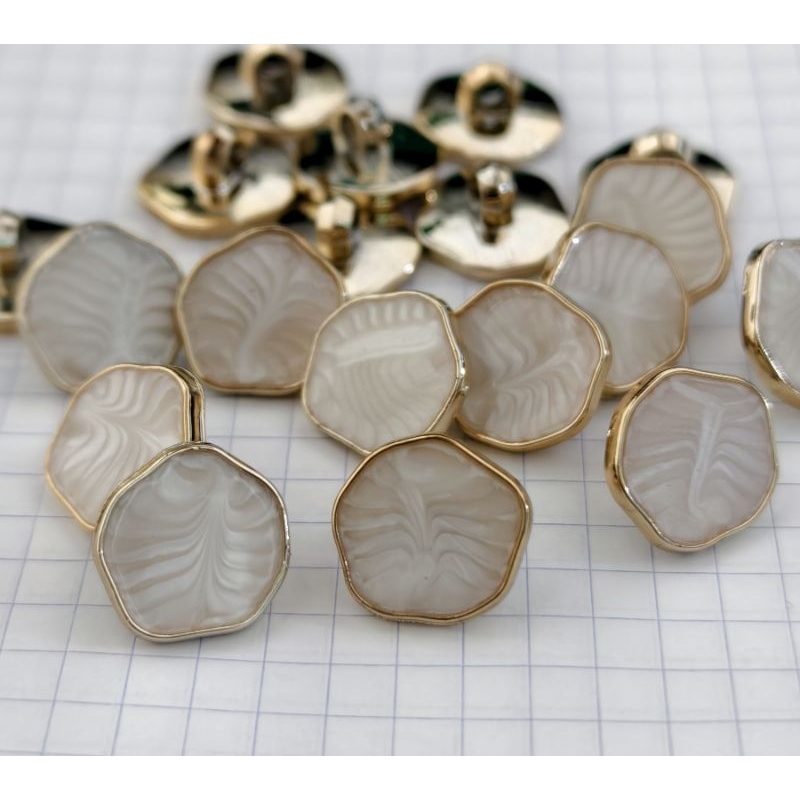 Jual 12 Pcs Kancing Baju mewah Abstrak Clasik putih 15 mm | Shopee ...