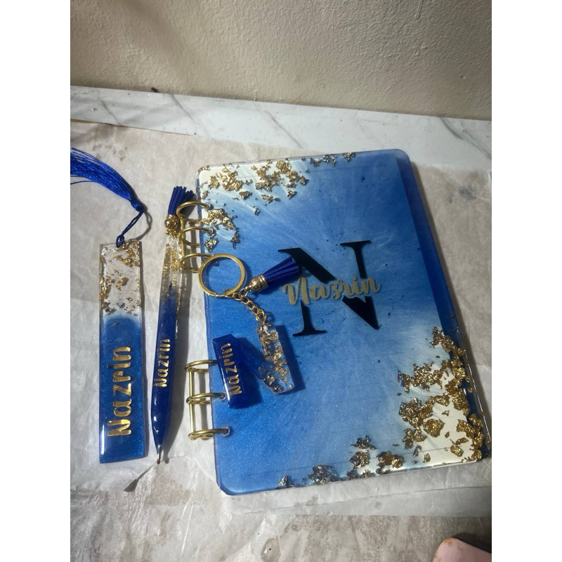 Jual Satu Set buku binder resin | bookmark | gantungan kunci | pulpen ...