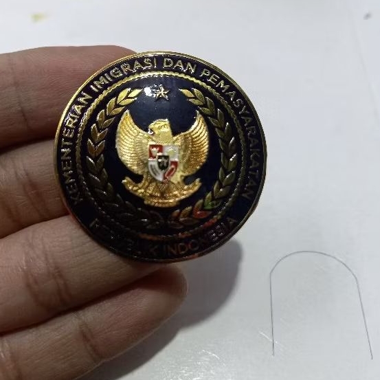 Jual Pin/Bros KEMENIMIPAS Pin Dada IMIGRASI dan Pemasyarakatan (Magnet ...