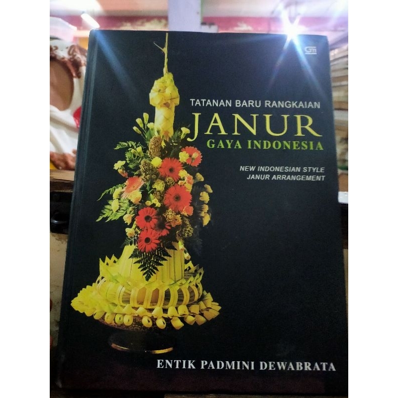 Jual Tantanan baru Rangkaian Janur Gaya Indonesia original asli bekas ...
