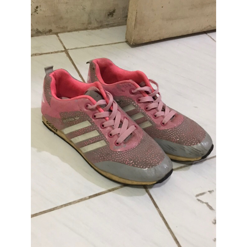 Jual sepatu olahraga adid4s cewek second thrift preloved | Shopee Indonesia