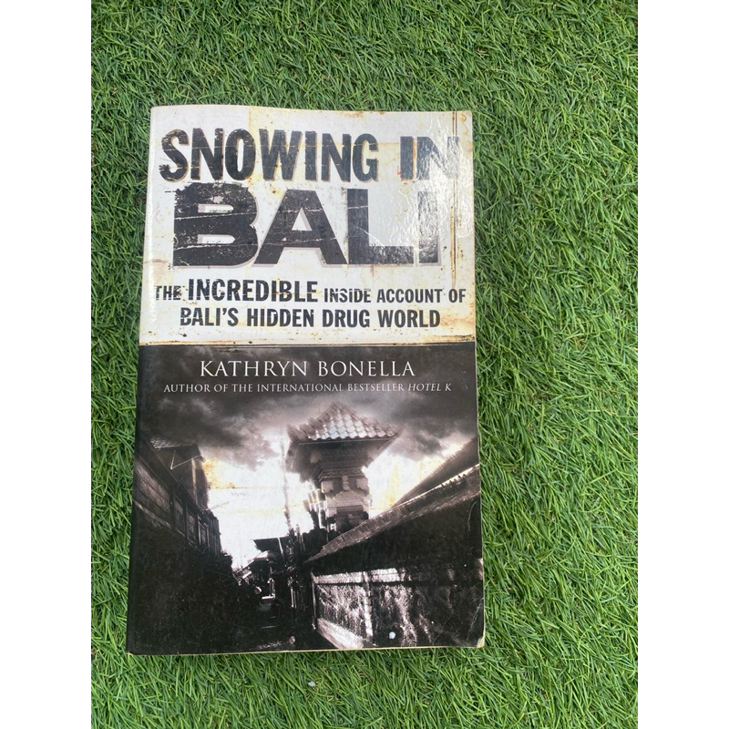 Jual Buku Snowing in Bali: The Incredible Inside Account of Bali's ...