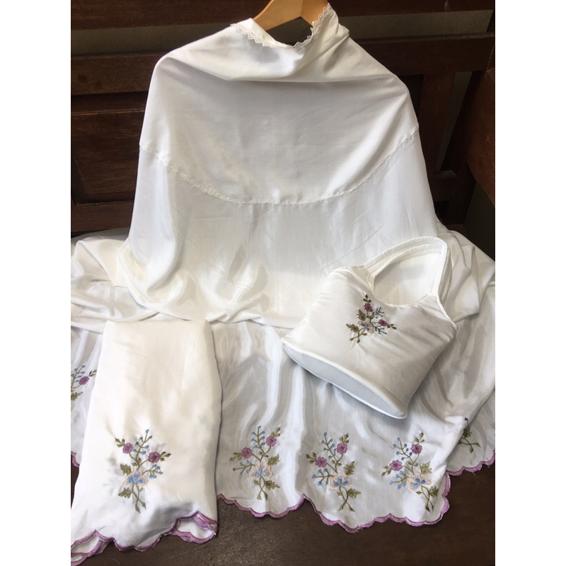 Jual Mukena katun silk seri BoF broken white | Shopee Indonesia