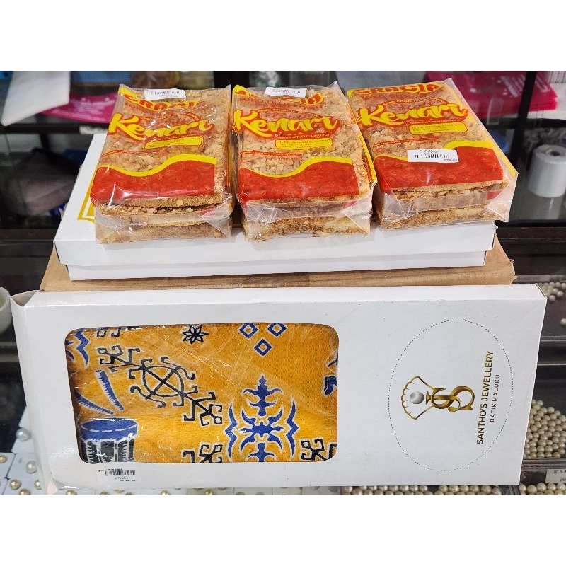 Jual Paket Roti 5 Roti kenari dan kain batik maluku | Shopee Indonesia