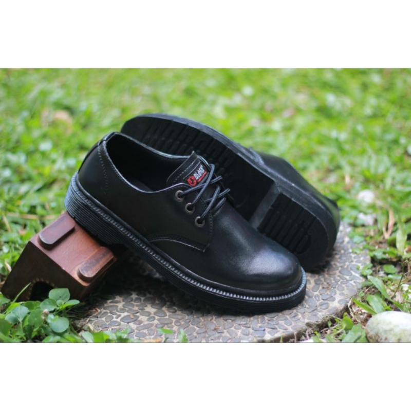 Jual DOCMART HITAM | Sepatu Docmart Hitam pria Kasual Modern Hangout ...